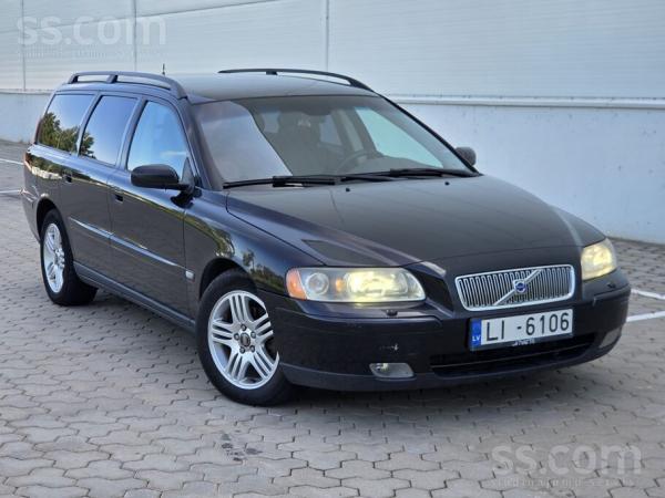 Black Volvo V70 2005 in Riga, with an engine capacity of 2.40 L and mileage of 286 thousand km for 1990 €, photo 7 on AUTOMOTO.COM.LV