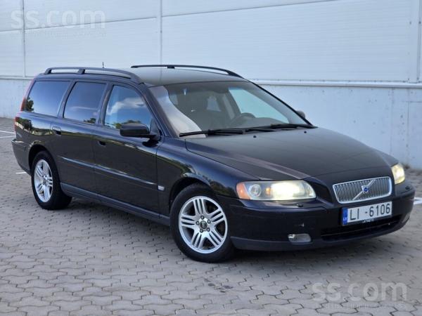 Black Volvo V70 2005 in Riga, with an engine capacity of 2.40 L and mileage of 286 thousand km for 1990 €, photo 9 on AUTOMOTO.COM.LV
