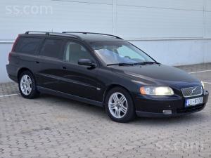 Black Volvo V70 2005 in Riga, with an engine capacity of 2.40 L and mileage of 286 thousand km for 1990 €, photo 3 on AUTOMOTO.COM.LV