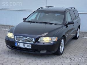 Black Volvo V70 2005 in Riga, with an engine capacity of 2.40 L and mileage of 286 thousand km for 1990 €, photo 5 on AUTOMOTO.COM.LV