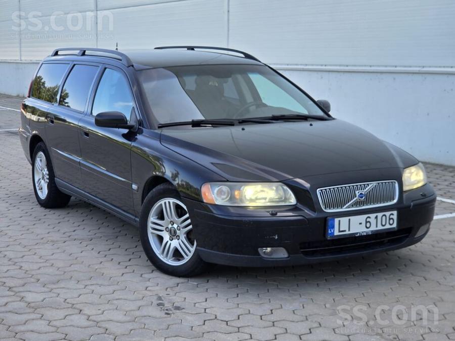 Black Volvo V70 2005 in Riga, with an engine capacity of 2.40 L and mileage of 286 thousand km for 1990 €, photo 9 on AUTOMOTO.COM.LV