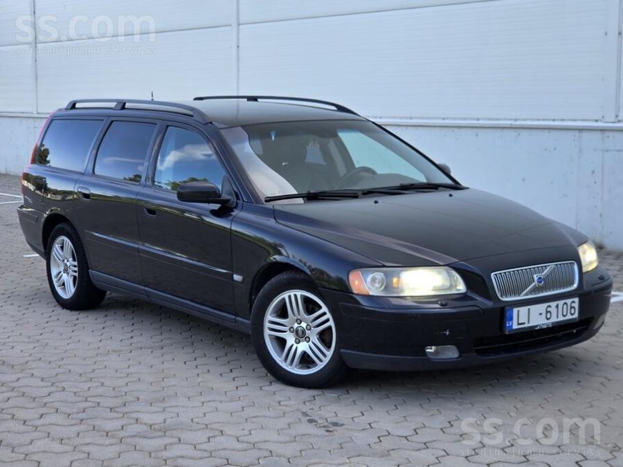 Black Volvo V70 2005 in Riga, with an engine capacity of 2.40 L and mileage of 286 thousand km for 1990 €, photo 10 on AUTOMOTO.COM.LV