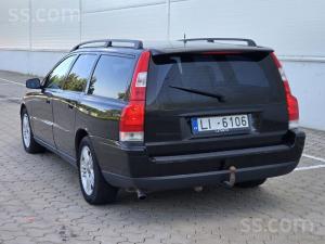 Black Volvo V70 2005 in Riga, with an engine capacity of 2.40 L and mileage of 286 thousand km for 1990 €, photo 11 on AUTOMOTO.COM.LV
