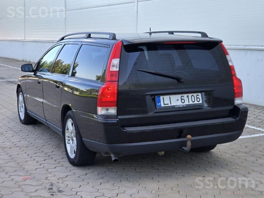 Black Volvo V70 2005 in Riga, with an engine capacity of 2.40 L and mileage of 286 thousand km for 1990 €, photo 11 on AUTOMOTO.COM.LV