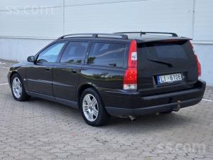 Black Volvo V70 2005 in Riga, with an engine capacity of 2.40 L and mileage of 286 thousand km for 1990 €, photo 12 on AUTOMOTO.COM.LV
