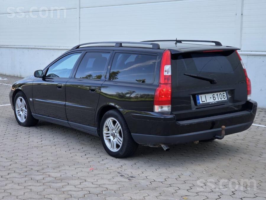 Black Volvo V70 2005 in Riga, with an engine capacity of 2.40 L and mileage of 286 thousand km for 1990 €, photo 12 on AUTOMOTO.COM.LV
