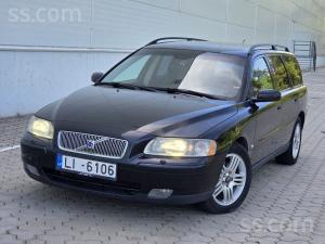 Black Volvo V70 2005 in Riga, with an engine capacity of 2.40 L and mileage of 286 thousand km for 1990 €, photo 15 on AUTOMOTO.COM.LV