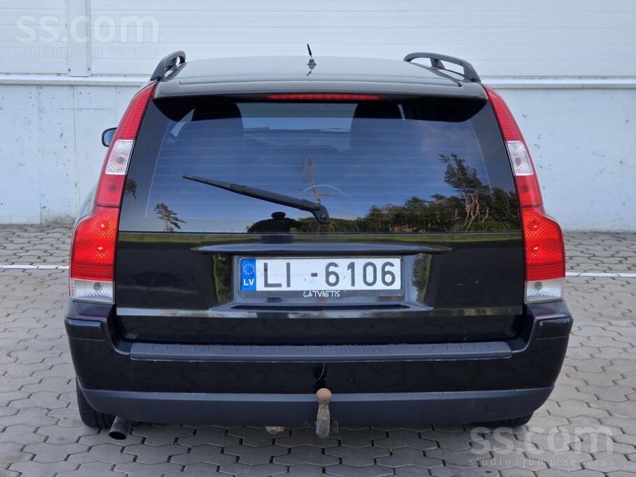 Black Volvo V70 2005 in Riga, with an engine capacity of 2.40 L and mileage of 286 thousand km for 1990 €, photo 16 on AUTOMOTO.COM.LV