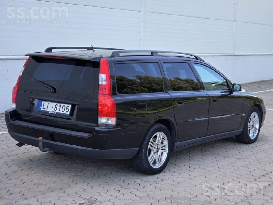 Black Volvo V70 2005 in Riga, with an engine capacity of 2.40 L and mileage of 286 thousand km for 1990 €, photo 18 on AUTOMOTO.COM.LV