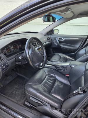 Black Volvo V70 2005 in Riga, with an engine capacity of 2.40 L and mileage of 286 thousand km for 1990 €, photo 20 on AUTOMOTO.COM.LV