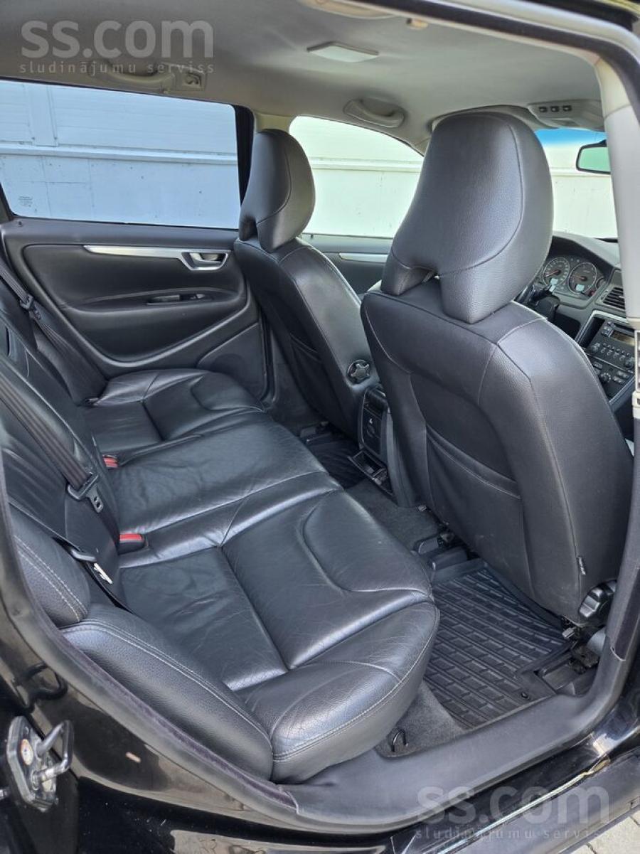 Black Volvo V70 2005 in Riga, with an engine capacity of 2.40 L and mileage of 286 thousand km for 1990 €, photo 23 on AUTOMOTO.COM.LV