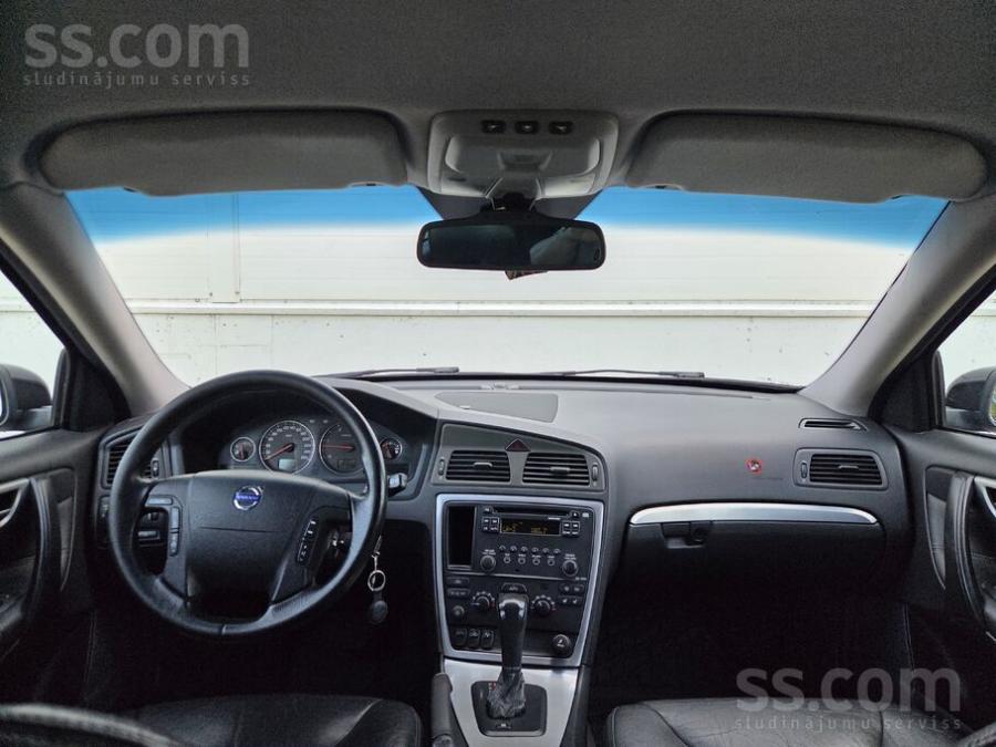 Black Volvo V70 2005 in Riga, with an engine capacity of 2.40 L and mileage of 286 thousand km for 1990 €, photo 24 on AUTOMOTO.COM.LV