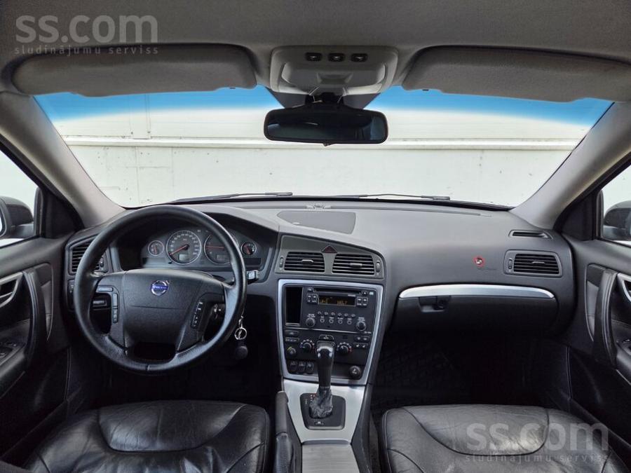 Black Volvo V70 2005 in Riga, with an engine capacity of 2.40 L and mileage of 286 thousand km for 1990 €, photo 25 on AUTOMOTO.COM.LV