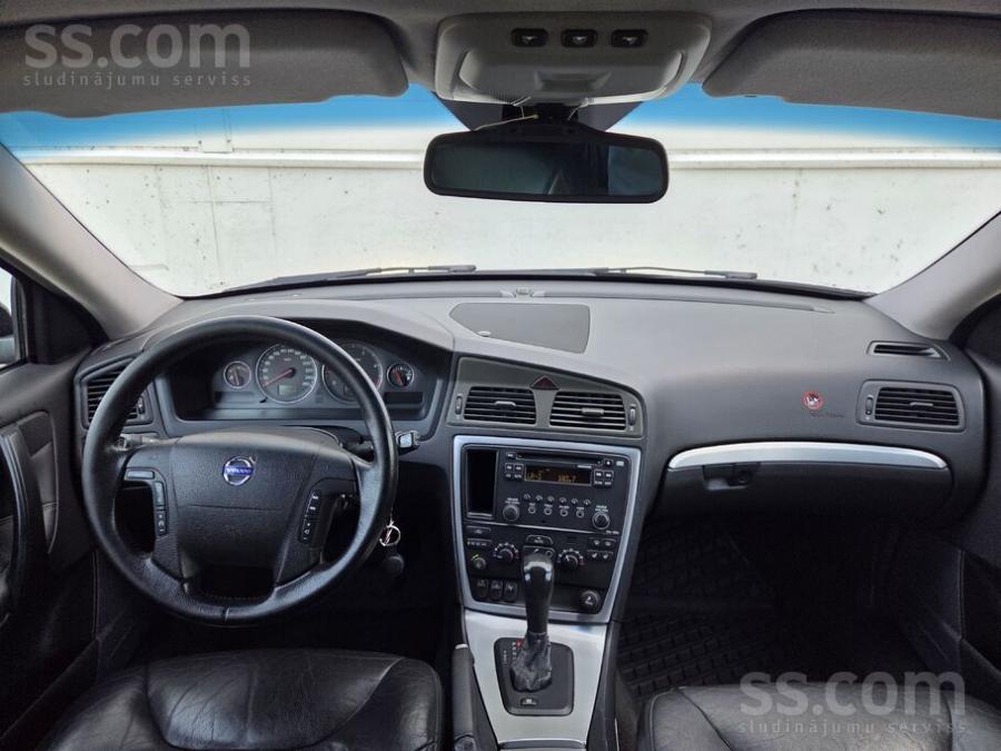 Black Volvo V70 2005 in Riga, with an engine capacity of 2.40 L and mileage of 286 thousand km for 1990 €, photo 26 on AUTOMOTO.COM.LV
