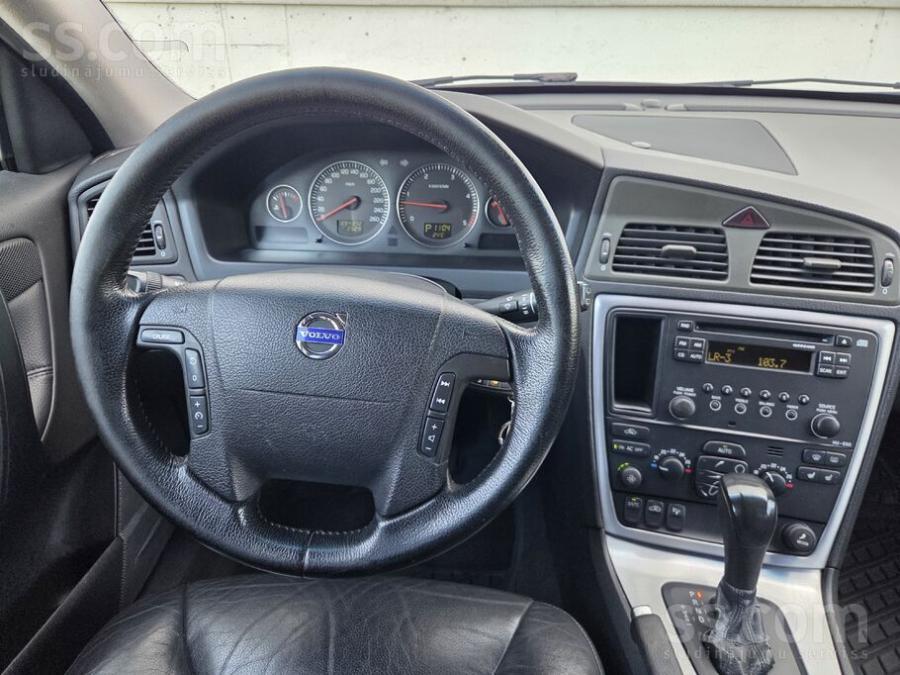 Black Volvo V70 2005 in Riga, with an engine capacity of 2.40 L and mileage of 286 thousand km for 1990 €, photo 27 on AUTOMOTO.COM.LV