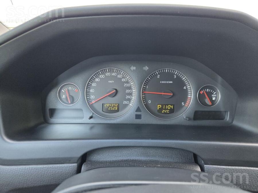 Black Volvo V70 2005 in Riga, with an engine capacity of 2.40 L and mileage of 286 thousand km for 1990 €, photo 28 on AUTOMOTO.COM.LV