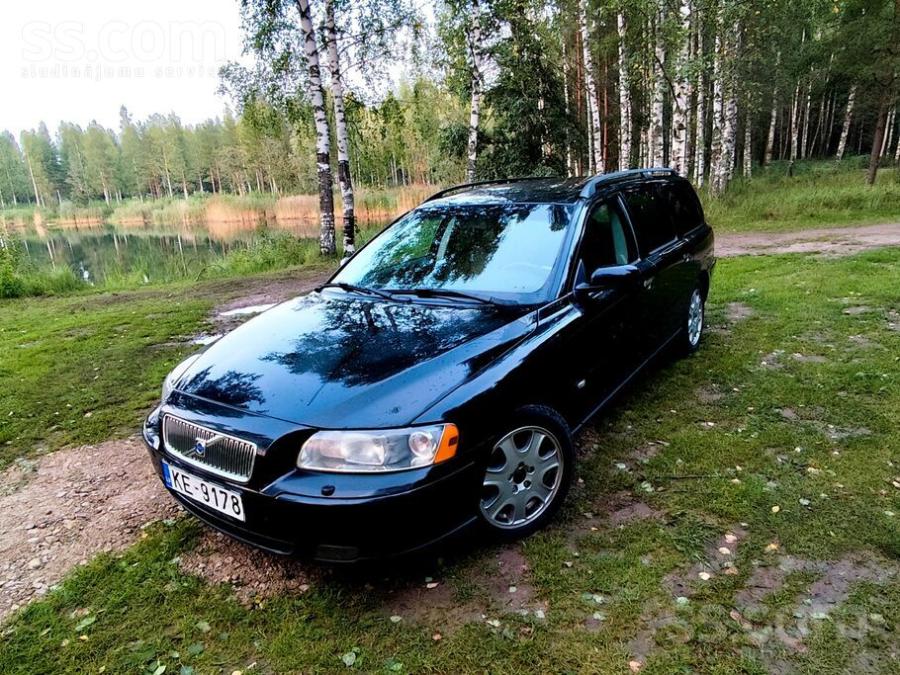 Black Volvo V70 2005 in Jekabpils, with an engine capacity of 2.40 L and mileage of 386 thousand km for 1900 €, photo 1 on AUTOMOTO.COM.LV