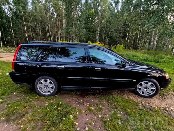 Black Volvo V70 2005 in Jekabpils, with an engine capacity of 2.40 L and mileage of 386 thousand km for 1900 €, photo 4 on AUTOMOTO.COM.LV