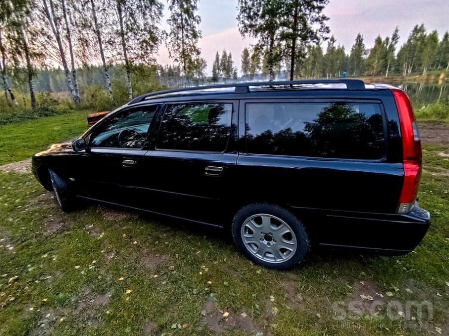 Black Volvo V70 2005 in Jekabpils, with an engine capacity of 2.40 L and mileage of 386 thousand km for 1900 €, photo 6 on AUTOMOTO.COM.LV