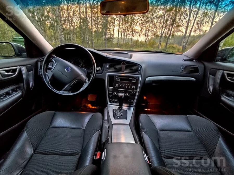 Black Volvo V70 2005 in Jekabpils, with an engine capacity of 2.40 L and mileage of 386 thousand km for 1900 €, photo 8 on AUTOMOTO.COM.LV