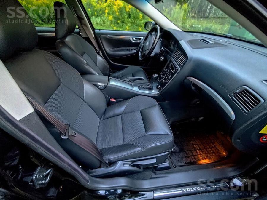 Black Volvo V70 2005 in Jekabpils, with an engine capacity of 2.40 L and mileage of 386 thousand km for 1900 €, photo 13 on AUTOMOTO.COM.LV