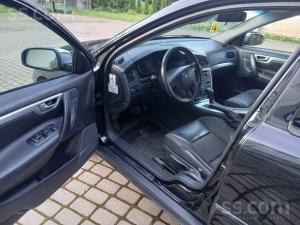 Black Volvo V70 2005 in Gulbene, with an engine capacity of 2.40 L and mileage of 449 thousand km for 1995 €, photo 5 on AUTOMOTO.COM.LV