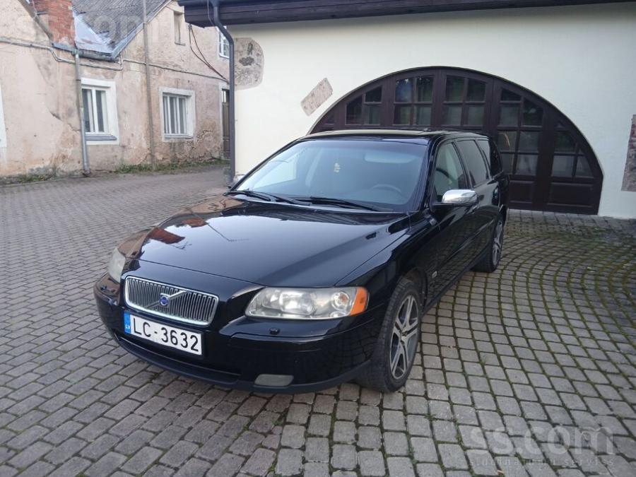 Black Volvo V70 2005 in Gulbene, with an engine capacity of 2.40 L and mileage of 449 thousand km for 1995 €, photo 8 on AUTOMOTO.COM.LV