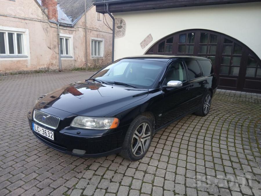Black Volvo V70 2005 in Gulbene, with an engine capacity of 2.40 L and mileage of 449 thousand km for 1995 €, photo 10 on AUTOMOTO.COM.LV