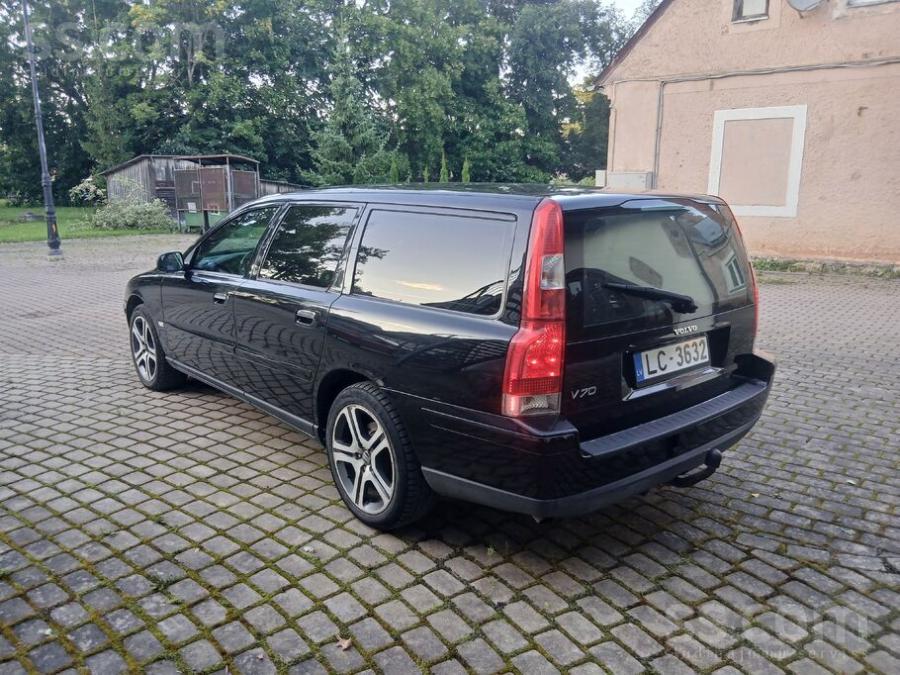 Black Volvo V70 2005 in Gulbene, with an engine capacity of 2.40 L and mileage of 449 thousand km for 1995 €, photo 13 on AUTOMOTO.COM.LV