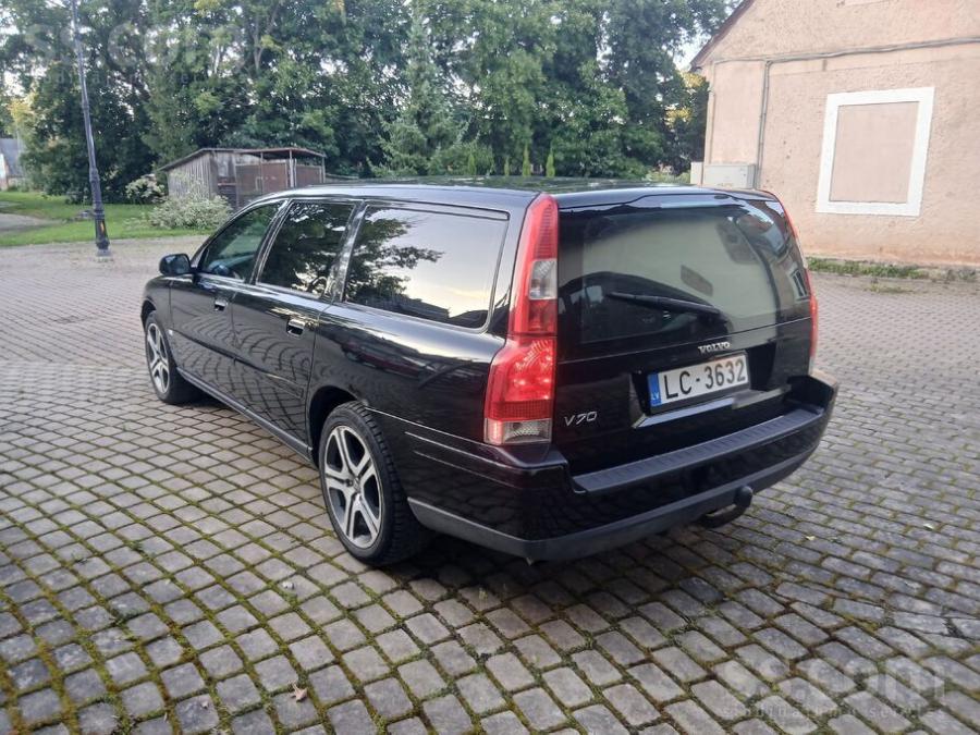 Black Volvo V70 2005 in Gulbene, with an engine capacity of 2.40 L and mileage of 449 thousand km for 1995 €, photo 15 on AUTOMOTO.COM.LV
