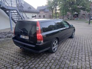 Black Volvo V70 2005 in Gulbene, with an engine capacity of 2.40 L and mileage of 449 thousand km for 1995 €, photo 16 on AUTOMOTO.COM.LV