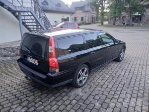 Black Volvo V70 2005 in Gulbene, with an engine capacity of 2.40 L and mileage of 449 thousand km for 1995 €, photo 18 on AUTOMOTO.COM.LV
