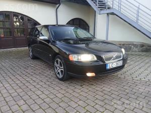 Black Volvo V70 2005 in Gulbene, with an engine capacity of 2.40 L and mileage of 449 thousand km for 1995 €, photo 19 on AUTOMOTO.COM.LV