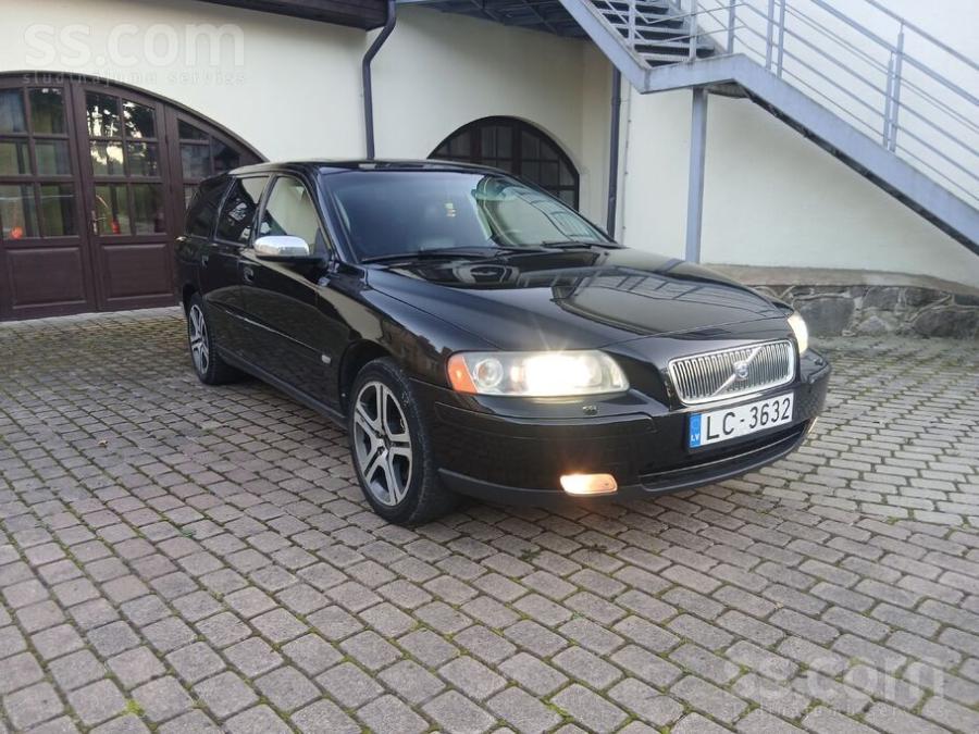 Black Volvo V70 2005 in Gulbene, with an engine capacity of 2.40 L and mileage of 449 thousand km for 1995 €, photo 19 on AUTOMOTO.COM.LV