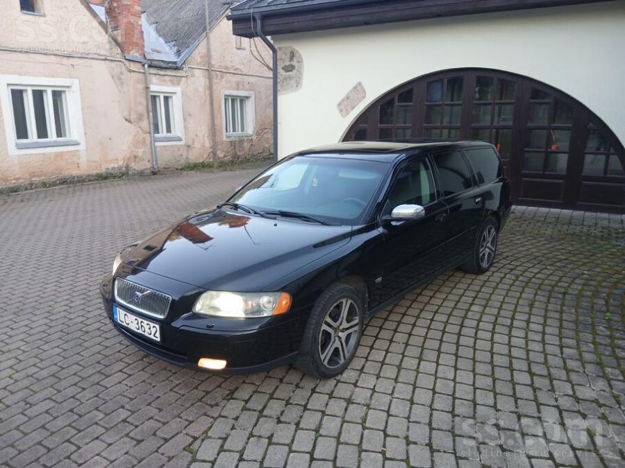 Black Volvo V70 2005 in Gulbene, with an engine capacity of 2.40 L and mileage of 449 thousand km for 1995 €, photo 21 on AUTOMOTO.COM.LV
