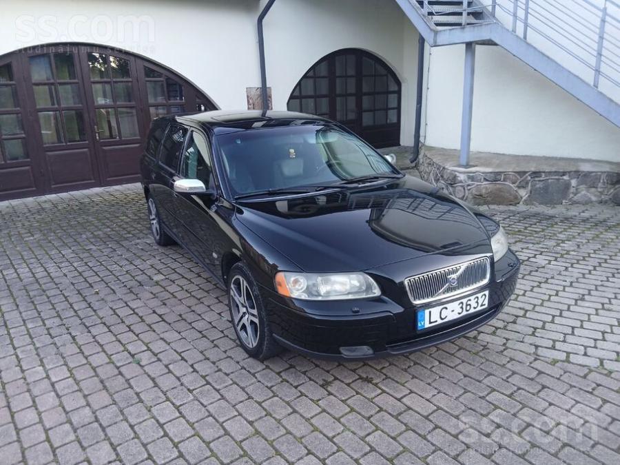 Black Volvo V70 2005 in Gulbene, with an engine capacity of 2.40 L and mileage of 449 thousand km for 1995 €, photo 24 on AUTOMOTO.COM.LV