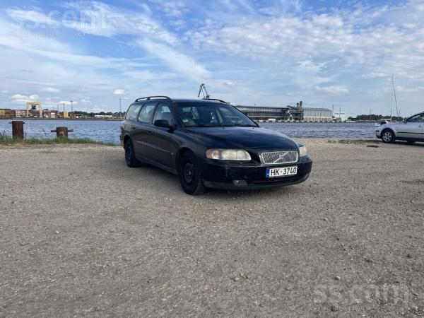 Black Volvo V70 2005 in Riga, with an engine capacity of 2.40 L and mileage of 367 thousand km for 1250 €, photo 3 on AUTOMOTO.COM.LV