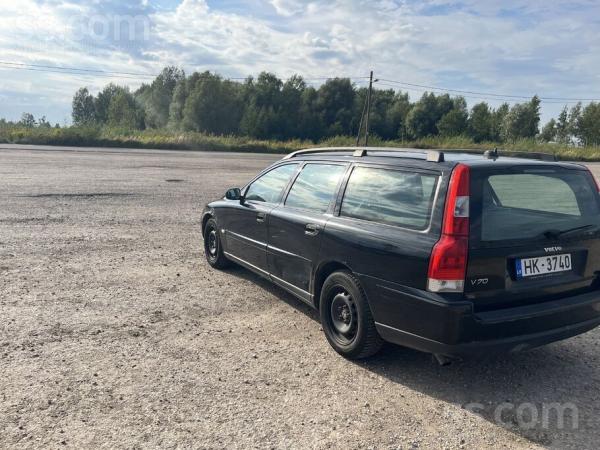 Black Volvo V70 2005 in Riga, with an engine capacity of 2.40 L and mileage of 367 thousand km for 1250 €, photo 4 on AUTOMOTO.COM.LV