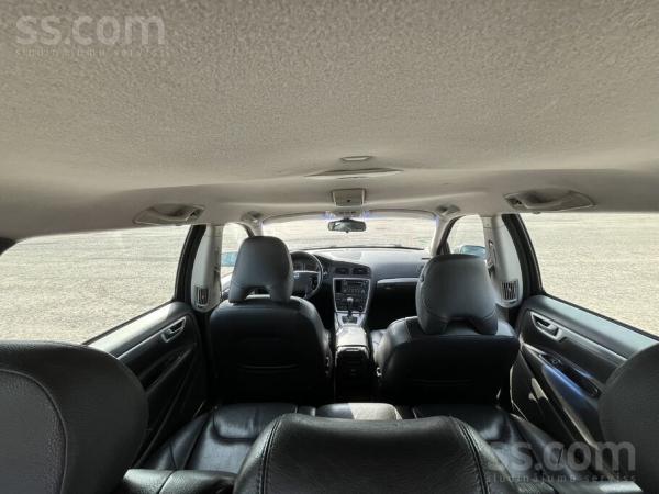 Black Volvo V70 2005 in Riga, with an engine capacity of 2.40 L and mileage of 367 thousand km for 1250 €, photo 6 on AUTOMOTO.COM.LV