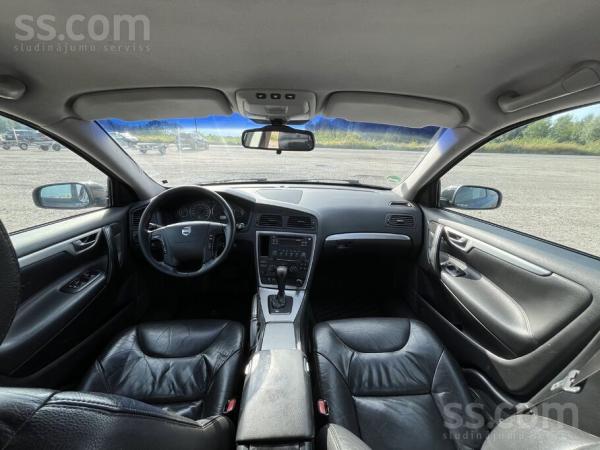 Black Volvo V70 2005 in Riga, with an engine capacity of 2.40 L and mileage of 367 thousand km for 1250 €, photo 8 on AUTOMOTO.COM.LV