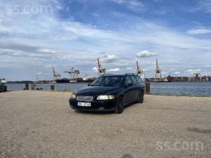 Melns Volvo V70 2005 Rīga, ar dzinēja tilpumu 2.40 L un nobraukumu 368 tūkst. km par 900 €, foto  vietnē AUTOMOTO.COM.LV