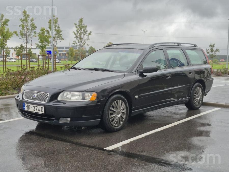 Black Volvo V70 2005 in Riga, with an engine capacity of 2.40 L and mileage of 360 thousand km for 1750 €, photo 4 on AUTOMOTO.COM.LV