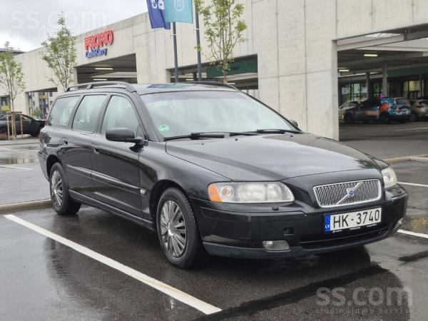 Black Volvo V70 2005 in Riga, with an engine capacity of 2.40 L and mileage of 360 thousand km for 1750 €, photo 5 on AUTOMOTO.COM.LV
