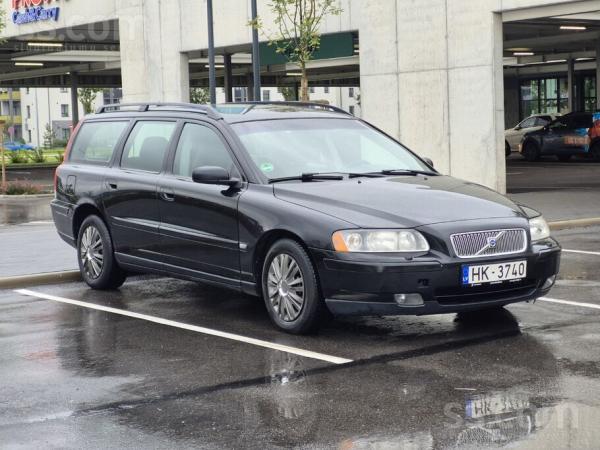 Black Volvo V70 2005 in Riga, with an engine capacity of 2.40 L and mileage of 360 thousand km for 1750 €, photo 6 on AUTOMOTO.COM.LV