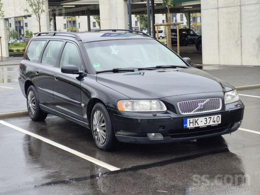 Black Volvo V70 2005 in Riga, with an engine capacity of 2.40 L and mileage of 360 thousand km for 1750 €, photo 7 on AUTOMOTO.COM.LV