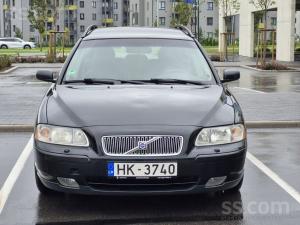 Black Volvo V70 2005 in Riga, with an engine capacity of 2.40 L and mileage of 360 thousand km for 1750 €, photo 8 on AUTOMOTO.COM.LV