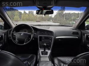 Black Volvo V70 2005 in Riga, with an engine capacity of 2.40 L and mileage of 360 thousand km for 1750 €, photo 12 on AUTOMOTO.COM.LV