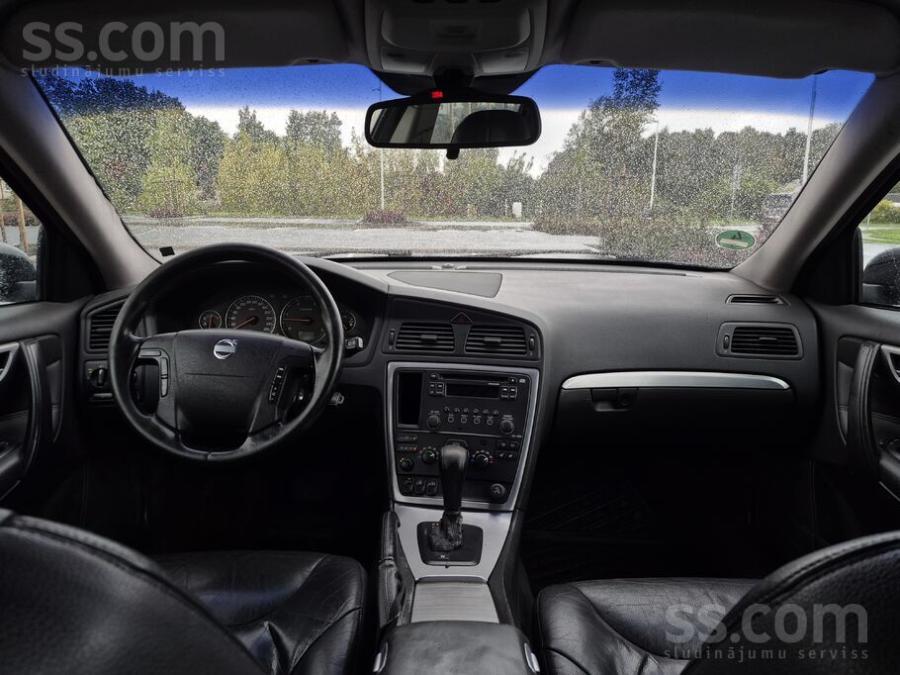 Black Volvo V70 2005 in Riga, with an engine capacity of 2.40 L and mileage of 360 thousand km for 1750 €, photo 12 on AUTOMOTO.COM.LV