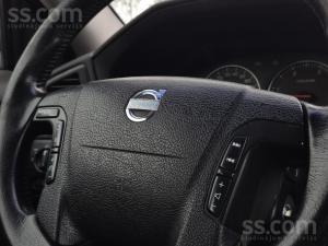 Black Volvo V70 2005 in Riga, with an engine capacity of 2.40 L and mileage of 360 thousand km for 1750 €, photo 13 on AUTOMOTO.COM.LV