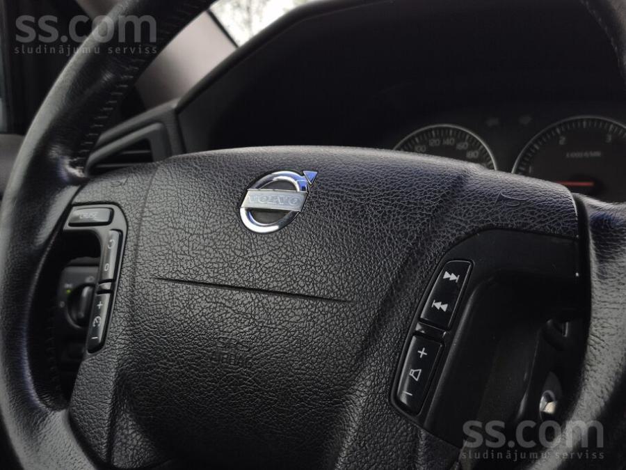Black Volvo V70 2005 in Riga, with an engine capacity of 2.40 L and mileage of 360 thousand km for 1750 €, photo 13 on AUTOMOTO.COM.LV